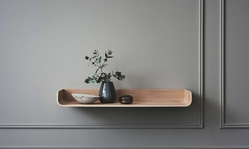 Hyller | Få plass til alt med hyller for veggen | Bolia